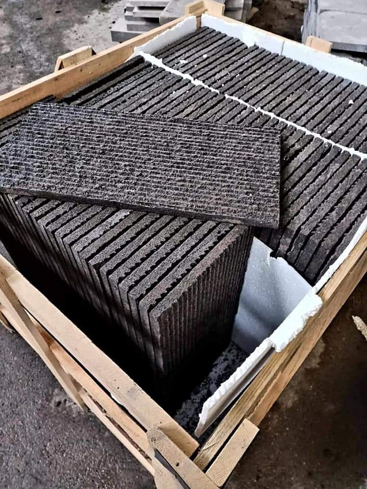 Grooved Finish - La Mark Stone